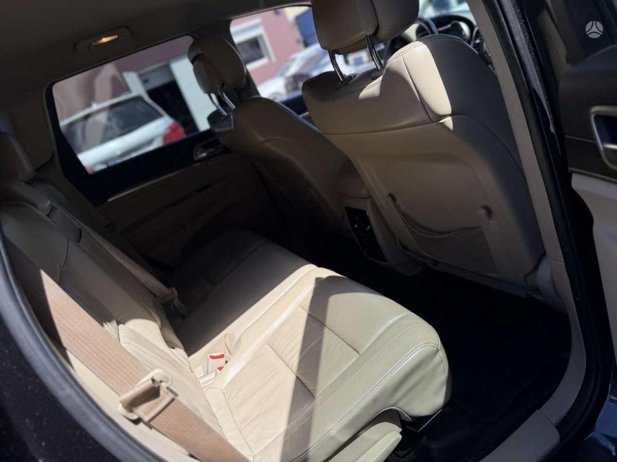 Blue Jeep Cherokee 2015 in Siauliai, with an engine capacity of 3.60 L and mileage of 200 thousand km for 7200 €, photo 19 on AUTOMOTO.COM.LV