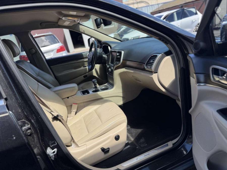 Blue Jeep Cherokee 2015 in Siauliai, with an engine capacity of 3.60 L and mileage of 200 thousand km for 7200 €, photo 20 on AUTOMOTO.COM.LV