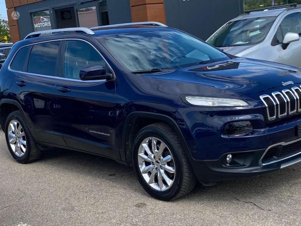 Jeep Cherokee 2015 in Panevezys on AUTOMOTO.COM.LV Blue Jeep Cherokee 2015 in Panevezys, with an engine capacity of 2.18 L and mileage of 139 thousand km for 7900 €, photo 1 on AUTOMOTO.COM.LV