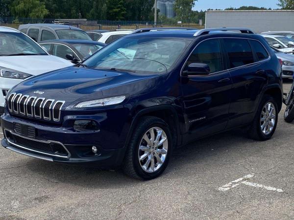 Jeep Cherokee 2015 in Panevezys on AUTOMOTO.COM.LV Blue Jeep Cherokee 2015 in Panevezys, with an engine capacity of 2.18 L and mileage of 139 thousand km for 7900 €, photo 3 on AUTOMOTO.COM.LV