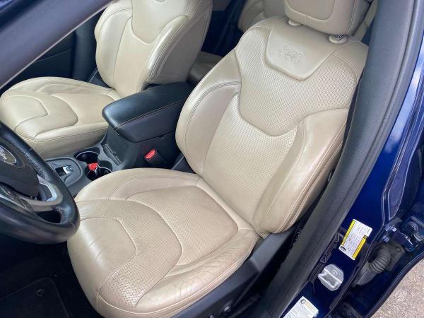 Jeep Cherokee 2015 in Panevezys on AUTOMOTO.COM.LV Blue Jeep Cherokee 2015 in Panevezys, with an engine capacity of 2.18 L and mileage of 139 thousand km for 7900 €, photo 9 on AUTOMOTO.COM.LV