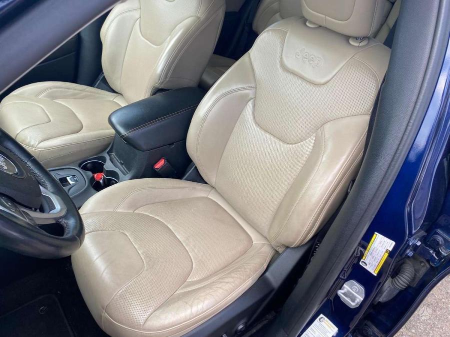 Blue Jeep Cherokee 2015 in Panevezys, with an engine capacity of 2.18 L and mileage of 139 thousand km for 7900 €, photo 9 on AUTOMOTO.COM.LV