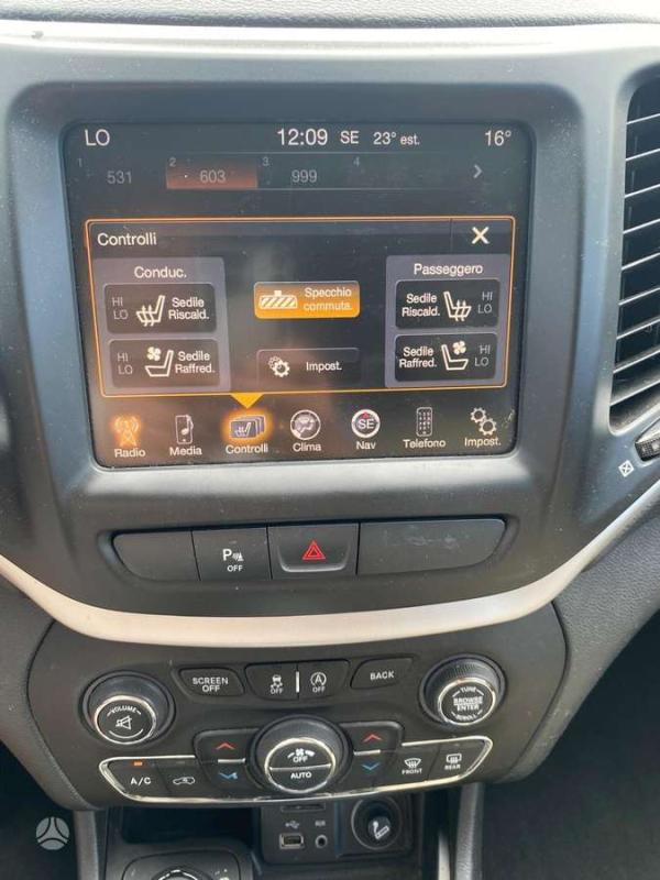 Jeep Cherokee 2015 in Panevezys on AUTOMOTO.COM.LV Blue Jeep Cherokee 2015 in Panevezys, with an engine capacity of 2.18 L and mileage of 139 thousand km for 7900 €, photo 11 on AUTOMOTO.COM.LV