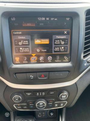 Blue Jeep Cherokee 2015 in Panevezys, with an engine capacity of 2.18 L and mileage of 139 thousand km for 7900 €, photo 11 on AUTOMOTO.COM.LV