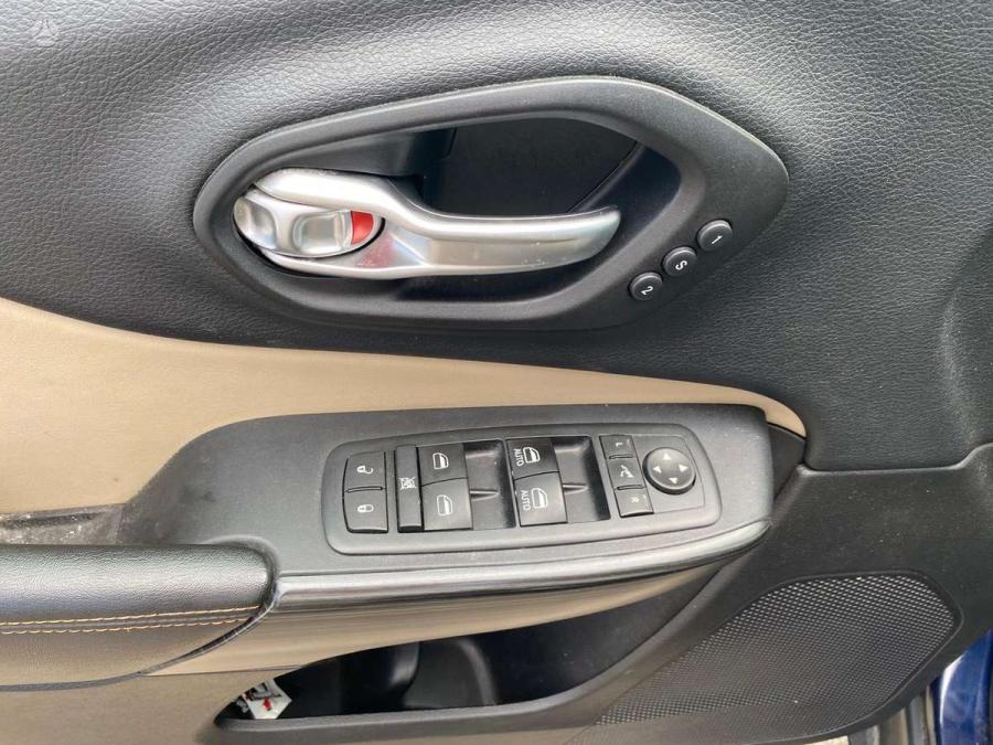 Blue Jeep Cherokee 2015 in Panevezys, with an engine capacity of 2.18 L and mileage of 139 thousand km for 7900 €, photo 12 on AUTOMOTO.COM.LV