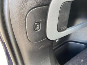 Blue Jeep Cherokee 2015 in Panevezys, with an engine capacity of 2.18 L and mileage of 139 thousand km for 7900 €, photo 17 on AUTOMOTO.COM.LV