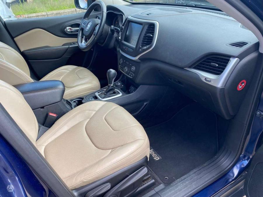 Blue Jeep Cherokee 2015 in Panevezys, with an engine capacity of 2.18 L and mileage of 139 thousand km for 7900 €, photo 20 on AUTOMOTO.COM.LV
