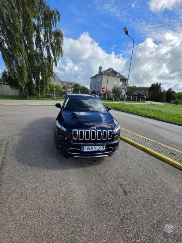 Blue Jeep Cherokee 2015 in Taurage, with an engine capacity of 2.18 L and mileage of 171 thousand km for 10500 €, photo 5 on AUTOMOTO.COM.LV