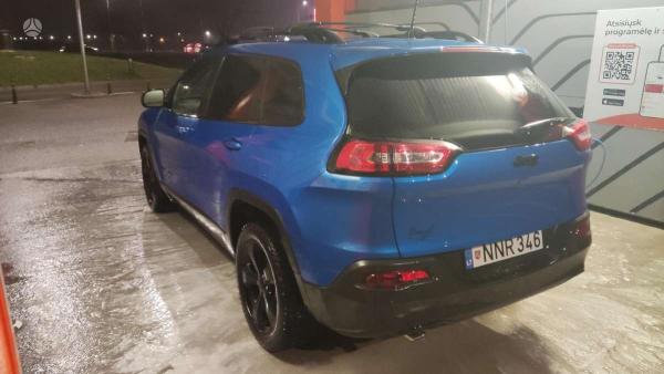 Blue Jeep Cherokee 2018 in Panevezys, with an engine capacity of 2.40 L and mileage of 222 thousand km for 9700 €, photo 3 on AUTOMOTO.COM.LV