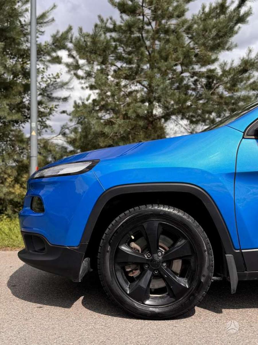 Zils Jeep Cherokee 2018 Klaipėda, ar dzinēja tilpumu 2.36 L un nobraukumu 139 tūkst. km par 9700 €, foto 5 vietnē AUTOMOTO.COM.LV