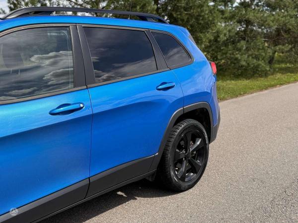 Blue Jeep Cherokee 2018 in Klaipeda, with an engine capacity of 2.36 L and mileage of 139 thousand km for 9700 €, photo 5 on AUTOMOTO.COM.LV