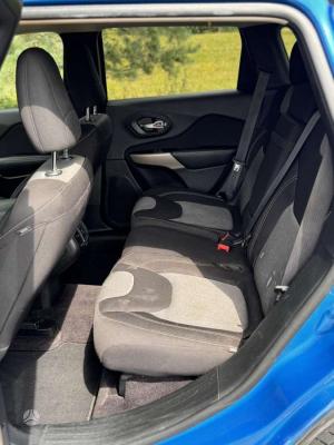 Zils Jeep Cherokee 2018 Klaipėda, ar dzinēja tilpumu 2.36 L un nobraukumu 139 tūkst. km par 9700 €, foto 9 vietnē AUTOMOTO.COM.LV