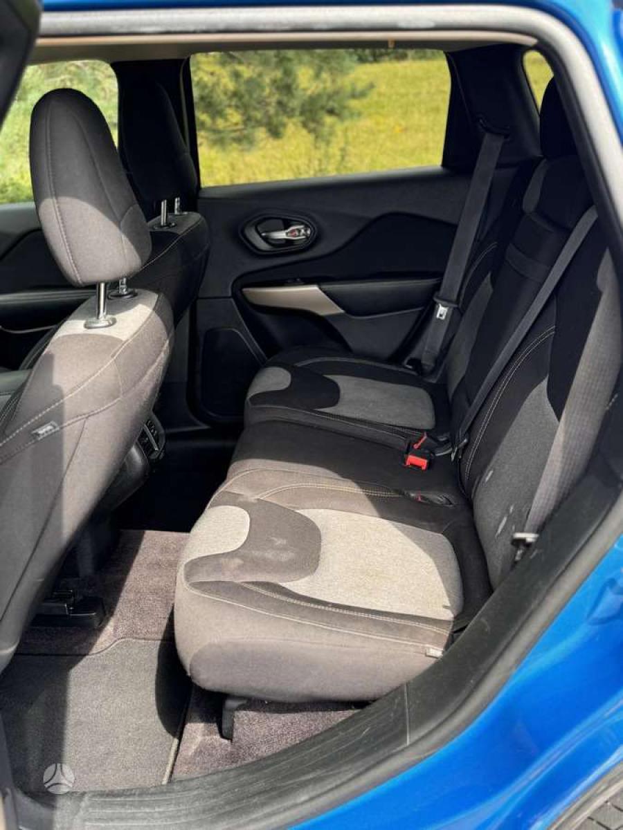 Zils Jeep Cherokee 2018 Klaipėda, ar dzinēja tilpumu 2.36 L un nobraukumu 139 tūkst. km par 9700 €, foto 9 vietnē AUTOMOTO.COM.LV