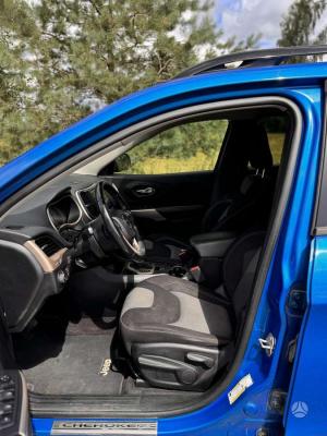 Zils Jeep Cherokee 2018 Klaipėda, ar dzinēja tilpumu 2.36 L un nobraukumu 139 tūkst. km par 9700 €, foto 11 vietnē AUTOMOTO.COM.LV