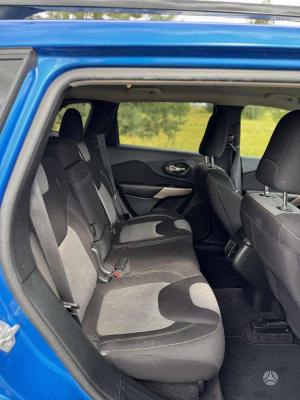 Zils Jeep Cherokee 2018 Klaipėda, ar dzinēja tilpumu 2.36 L un nobraukumu 139 tūkst. km par 9700 €, foto 19 vietnē AUTOMOTO.COM.LV