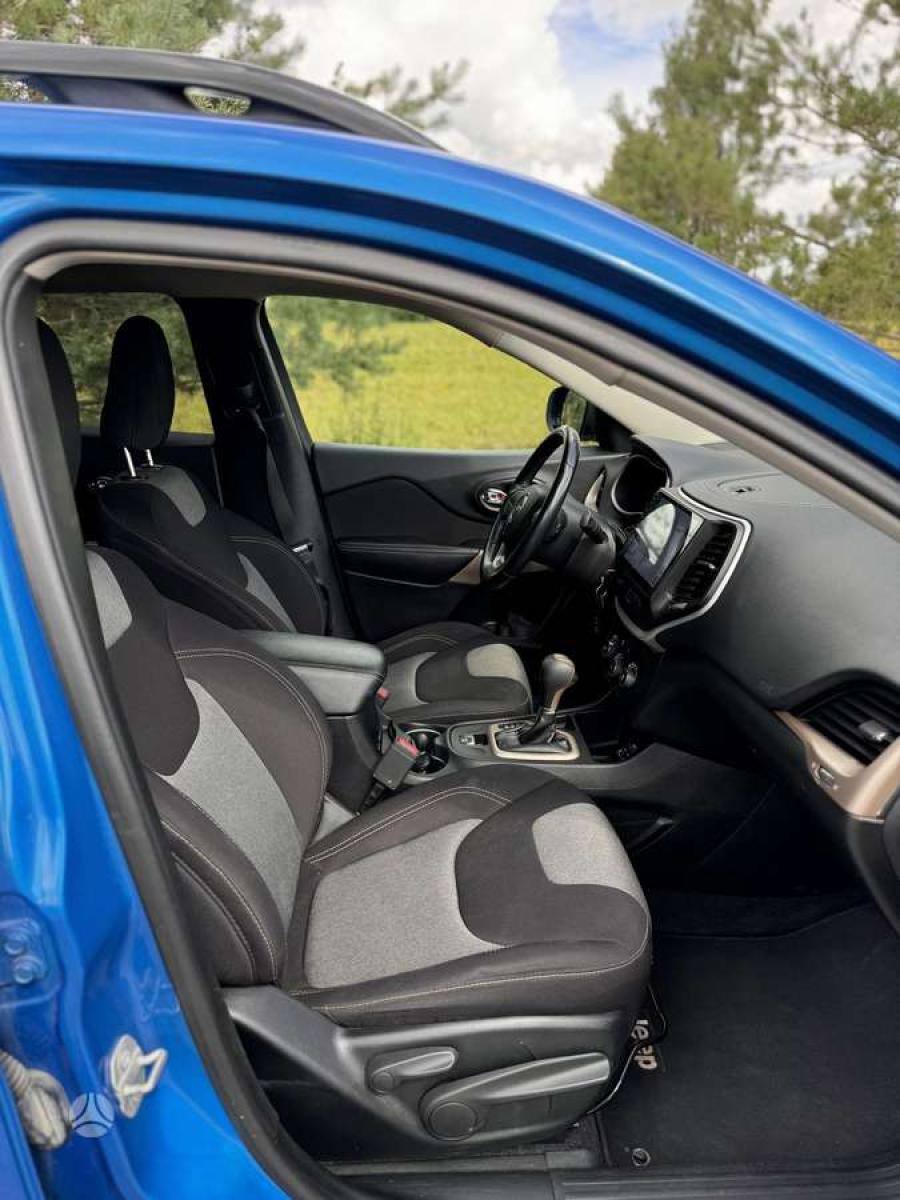 Zils Jeep Cherokee 2018 Klaipėda, ar dzinēja tilpumu 2.36 L un nobraukumu 139 tūkst. km par 9700 €, foto 21 vietnē AUTOMOTO.COM.LV