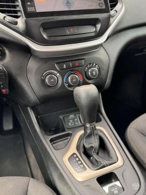 Zils Jeep Cherokee 2018 Klaipėda, ar dzinēja tilpumu 2.36 L un nobraukumu 139 tūkst. km par 9700 €, foto 31 vietnē AUTOMOTO.COM.LV