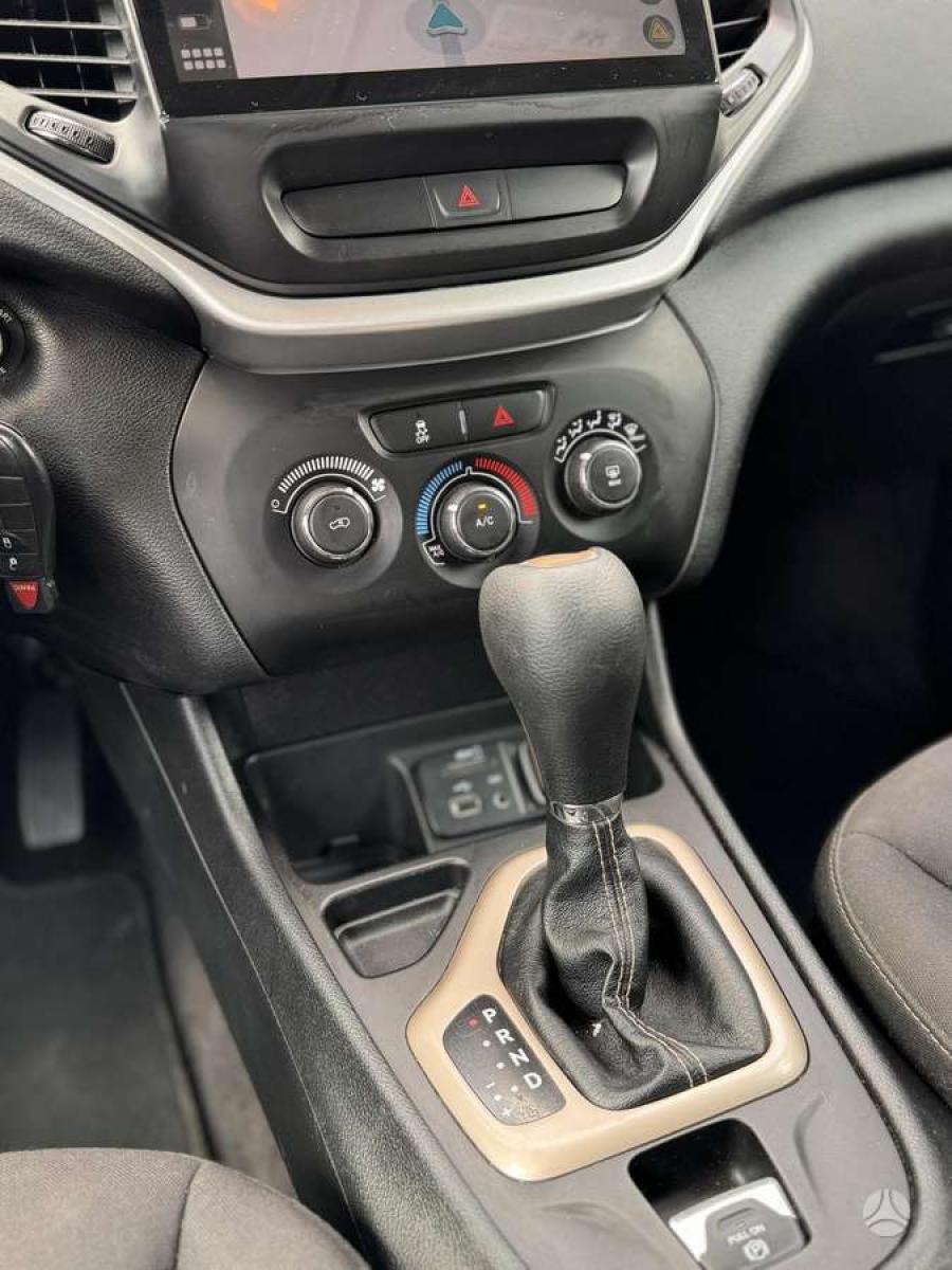 Zils Jeep Cherokee 2018 Klaipėda, ar dzinēja tilpumu 2.36 L un nobraukumu 139 tūkst. km par 9700 €, foto 31 vietnē AUTOMOTO.COM.LV