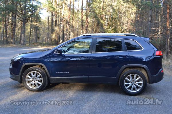 Blue Jeep Cherokee 2014 in Parnu, with an engine capacity of 2.00 L and mileage of 242 thousand km for 10500 €, photo 8 on AUTOMOTO.COM.LV