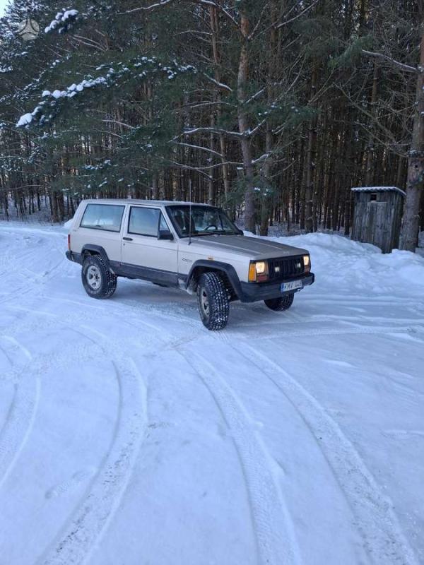 Brūns Jeep Cherokee 1995 Alīta, ar dzinēja tilpumu 2.50 L un nobraukumu 263 tūkst. km par 4300 €, foto 2 vietnē AUTOMOTO.COM.LV