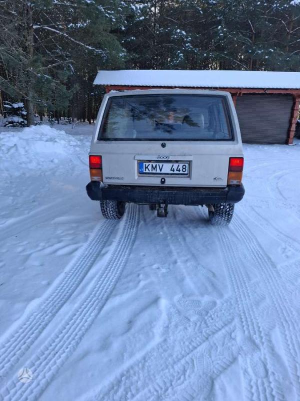 Brūns Jeep Cherokee 1995 Alīta, ar dzinēja tilpumu 2.50 L un nobraukumu 263 tūkst. km par 4300 €, foto 4 vietnē AUTOMOTO.COM.LV