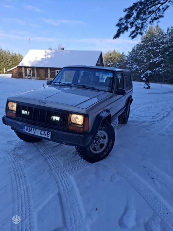 Brūns Jeep Cherokee 1995 Alīta, ar dzinēja tilpumu 2.50 L un nobraukumu 263 tūkst. km par 4300 €, foto 6 vietnē AUTOMOTO.COM.LV