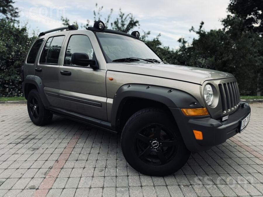 Brown Jeep Cherokee 2005 in Cesis, with an engine capacity of 2.80 L and mileage of 0 thousand km for 4500 €, photo 2 on AUTOMOTO.COM.LV