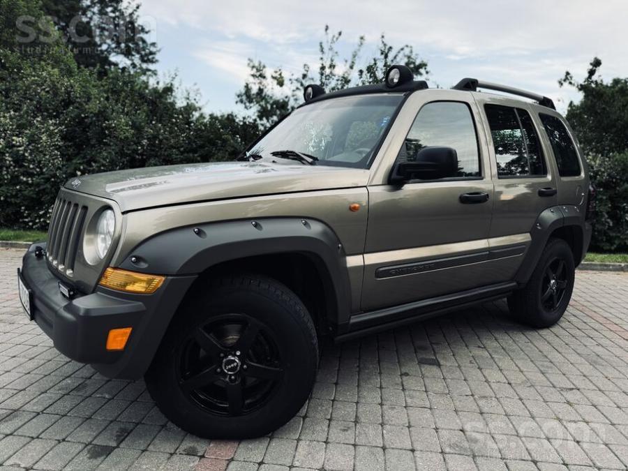 Brown Jeep Cherokee 2005 in Cesis, with an engine capacity of 2.80 L and mileage of 0 thousand km for 4500 €, photo 4 on AUTOMOTO.COM.LV