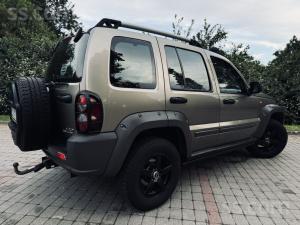 Brown Jeep Cherokee 2005 in Cesis, with an engine capacity of 2.80 L and mileage of 0 thousand km for 4500 €, photo 6 on AUTOMOTO.COM.LV