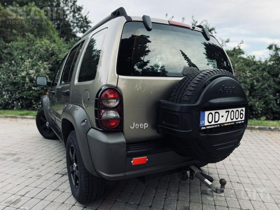 Brown Jeep Cherokee 2005 in Cesis, with an engine capacity of 2.80 L and mileage of 0 thousand km for 4500 €, photo 7 on AUTOMOTO.COM.LV