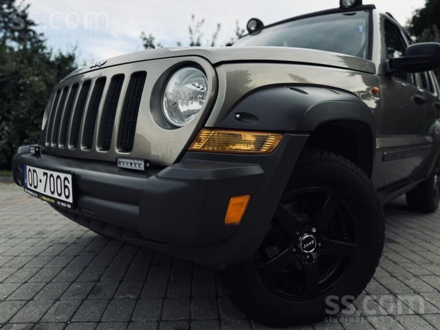 Brown Jeep Cherokee 2005 in Cesis, with an engine capacity of 2.80 L and mileage of 0 thousand km for 4500 €, photo 10 on AUTOMOTO.COM.LV