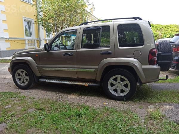 Brūns Jeep Cherokee 2005 Rīga, ar dzinēja tilpumu 3.70 L un nobraukumu 173 tūkst. km par 3000 €, foto 1 vietnē AUTOMOTO.COM.LV