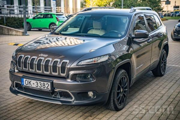 Brown Jeep Cherokee 2015 in Riga, with an engine capacity of 2.20 L and mileage of 165 thousand km for 7990 €, photo 1 on AUTOMOTO.COM.LV