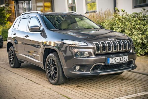 Brown Jeep Cherokee 2015 in Riga, with an engine capacity of 2.20 L and mileage of 165 thousand km for 7990 €, photo 4 on AUTOMOTO.COM.LV