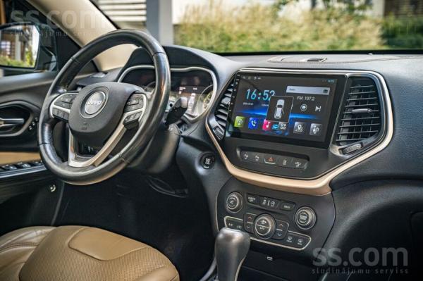 Brown Jeep Cherokee 2015 in Riga, with an engine capacity of 2.20 L and mileage of 165 thousand km for 7990 €, photo 8 on AUTOMOTO.COM.LV