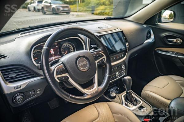 Brown Jeep Cherokee 2015 in Riga, with an engine capacity of 2.20 L and mileage of 165 thousand km for 7990 €, photo 9 on AUTOMOTO.COM.LV