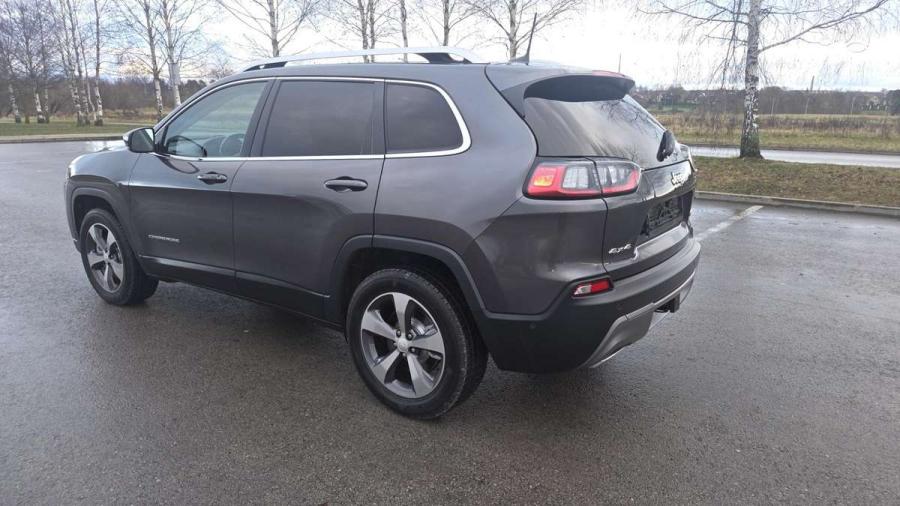 Brūns Jeep Cherokee 2019 Kuršėnai, ar dzinēja tilpumu 3.24 L un nobraukumu 169 tūkst. km par 16200 €, foto 8 vietnē AUTOMOTO.COM.LV