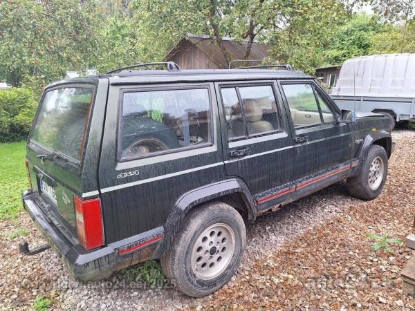 Jeep Cherokee 1996 Tallina, ar dzinēja tilpumu 2.50 L un nobraukumu 306 tūkst. km par 1200 €, foto 3 vietnē AUTOMOTO.COM.LV