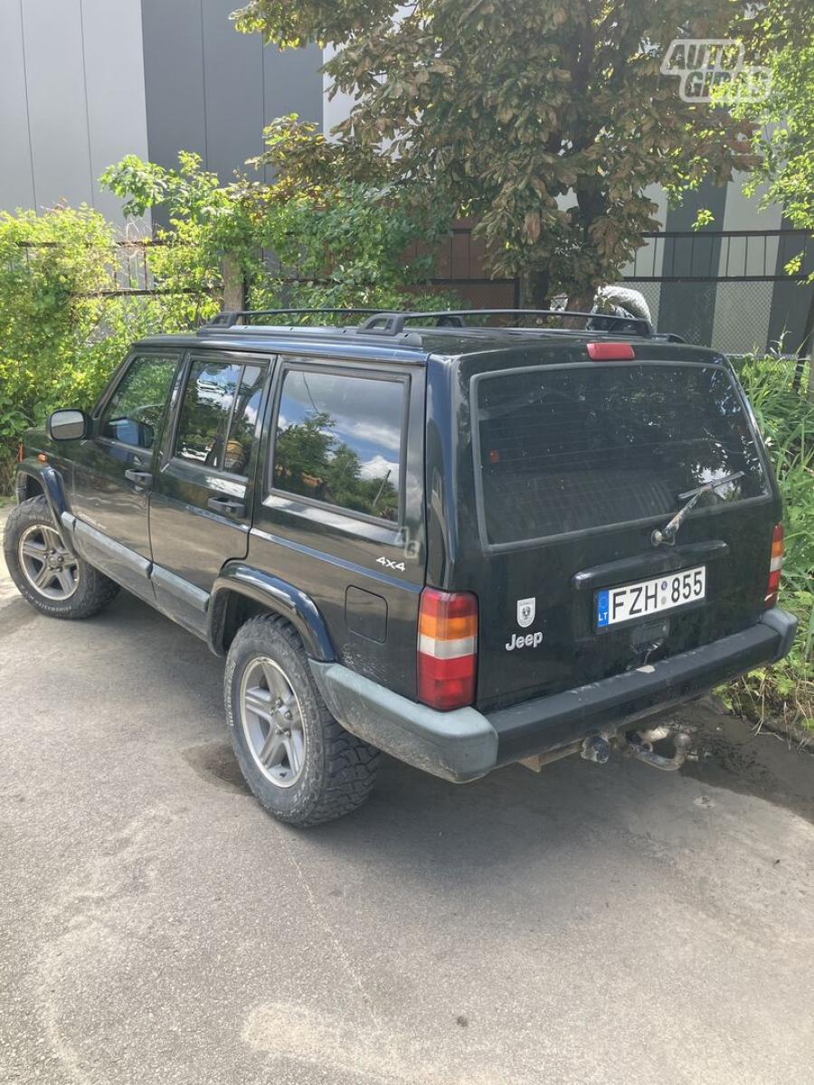 Jeep Cherokee 2001 Šauļi, ar dzinēja tilpumu 2.50 L un nobraukumu 245 tūkst. km par 3500 €, foto 1 vietnē AUTOMOTO.COM.LV