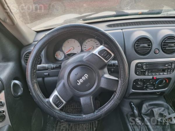 Jeep Cherokee 2003 in Riga, with an engine capacity of 2.50 L and mileage of 450 thousand km for 3250 €, photo 5 on AUTOMOTO.COM.LV