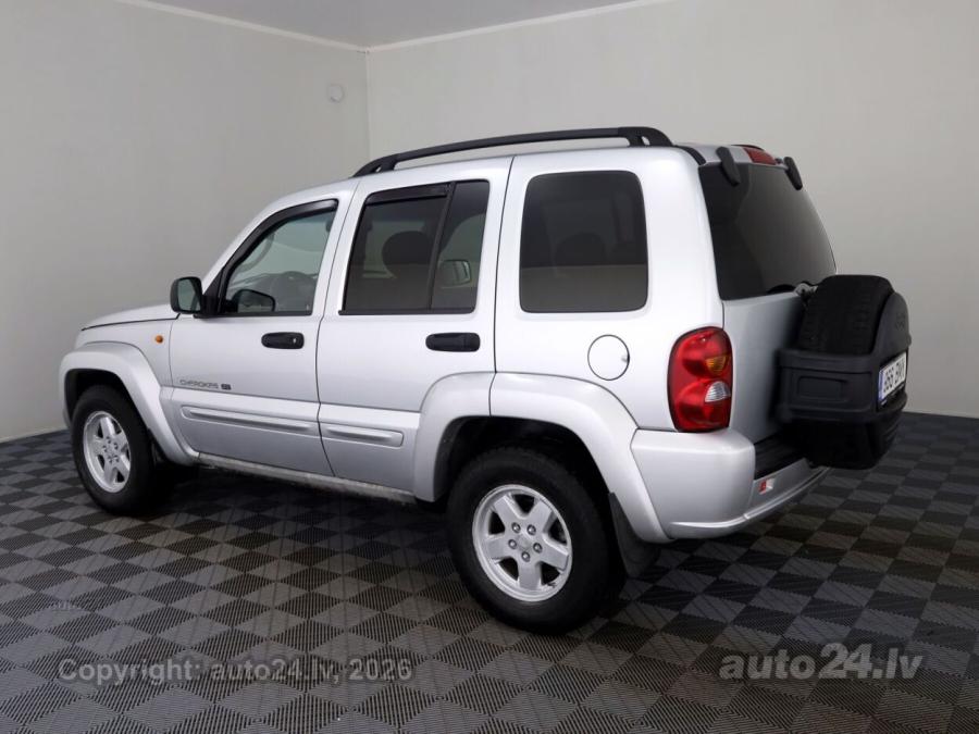 Jeep Cherokee 2003 Tallina, ar dzinēja tilpumu 2.80 L un nobraukumu 239 tūkst. km par 2699 €, foto 4 vietnē AUTOMOTO.COM.LV
