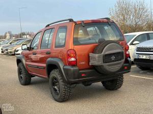 Jeep Cherokee 2005 in Vilnius, with an engine capacity of 3.70 L and mileage of 244 thousand km for 7499 €, photo 4 on AUTOMOTO.COM.LV