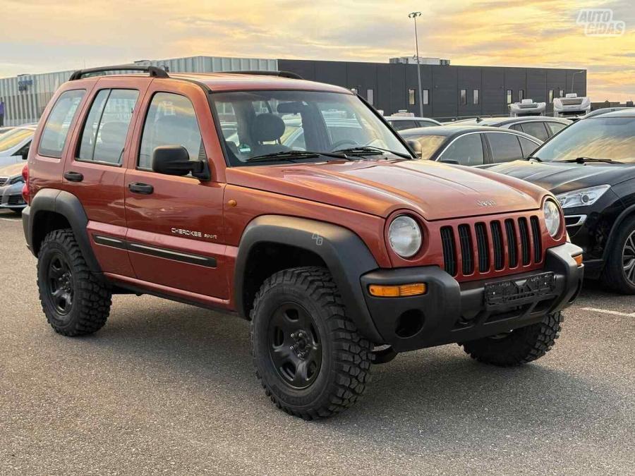 Jeep Cherokee 2005 in Vilnius, with an engine capacity of 3.70 L and mileage of 244 thousand km for 6350 €, photo 2 on AUTOMOTO.COM.LV