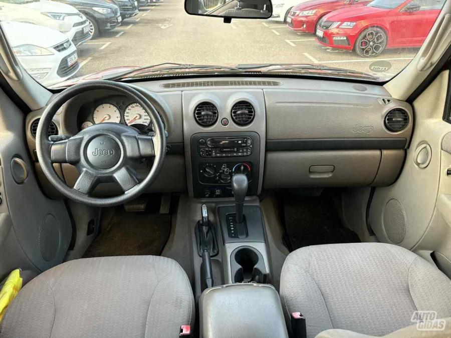Jeep Cherokee 2005 in Vilnius, with an engine capacity of 3.70 L and mileage of 244 thousand km for 6350 €, photo 5 on AUTOMOTO.COM.LV