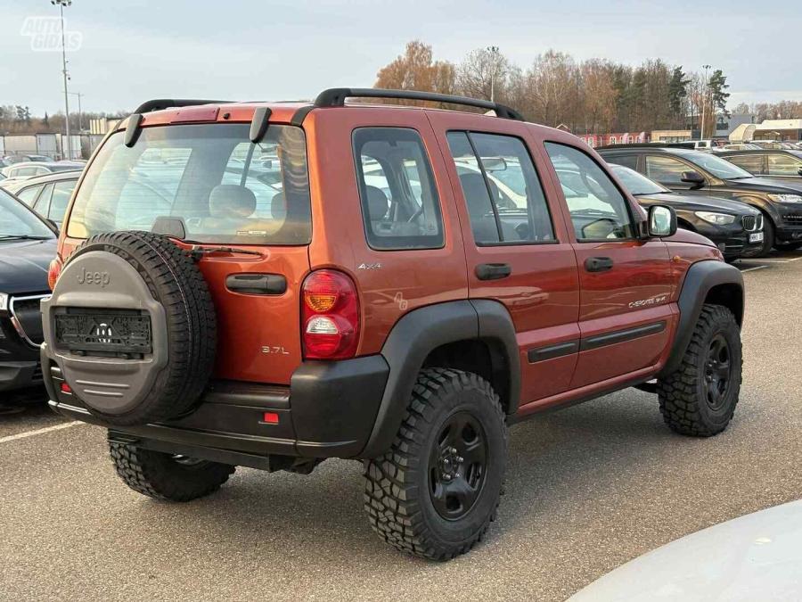 Jeep Cherokee 2005 Viļņa, ar dzinēja tilpumu 3.70 L un nobraukumu 244 tūkst. km par 6350 €, foto 3 vietnē AUTOMOTO.COM.LV