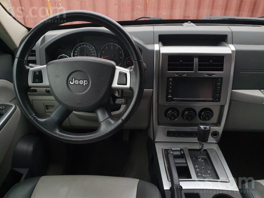 Jeep Cherokee 2011 in Liepaja, with an engine capacity of 2.80 L and mileage of 321 thousand km for 5950 €, photo 5 on AUTOMOTO.COM.LV