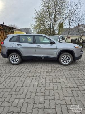 Jeep Cherokee 2014 in Klaipeda, with an engine capacity of 2.40 L and mileage of 345 thousand km for 5800 €, photo 4 on AUTOMOTO.COM.LV