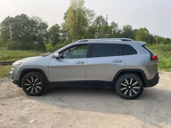Jeep Cherokee 2014 in Kretinga, with an engine capacity of 3.20 L and mileage of 161 thousand km for 10000 €, photo 3 on AUTOMOTO.COM.LV