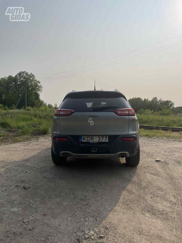 Jeep Cherokee 2014 in Kretinga, with an engine capacity of 3.20 L and mileage of 161 thousand km for 10000 €, photo 4 on AUTOMOTO.COM.LV