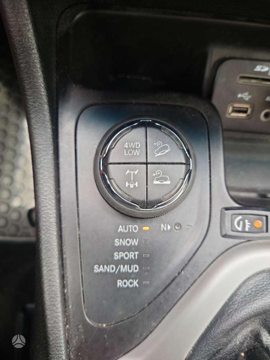 Jeep Cherokee 2014 Viļņa, ar dzinēja tilpumu 3.24 L un nobraukumu 233 tūkst. km par 11900 €, foto 20 vietnē AUTOMOTO.COM.LV